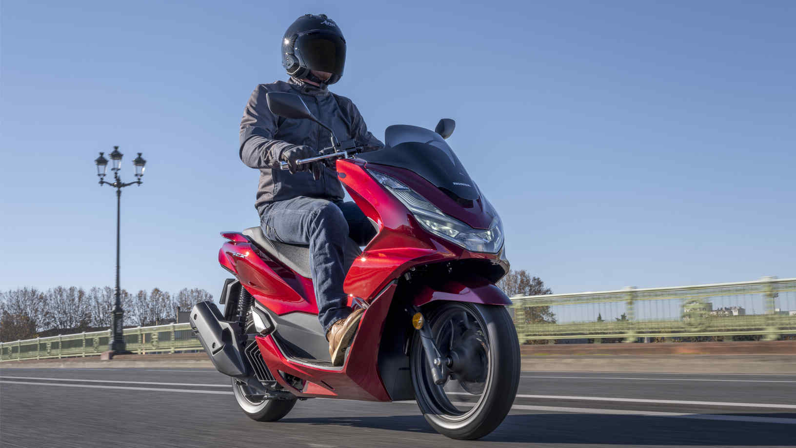 Honda PCX125 | Skútre Honda | Motocykle | Motocykle a skútre s objemom ...